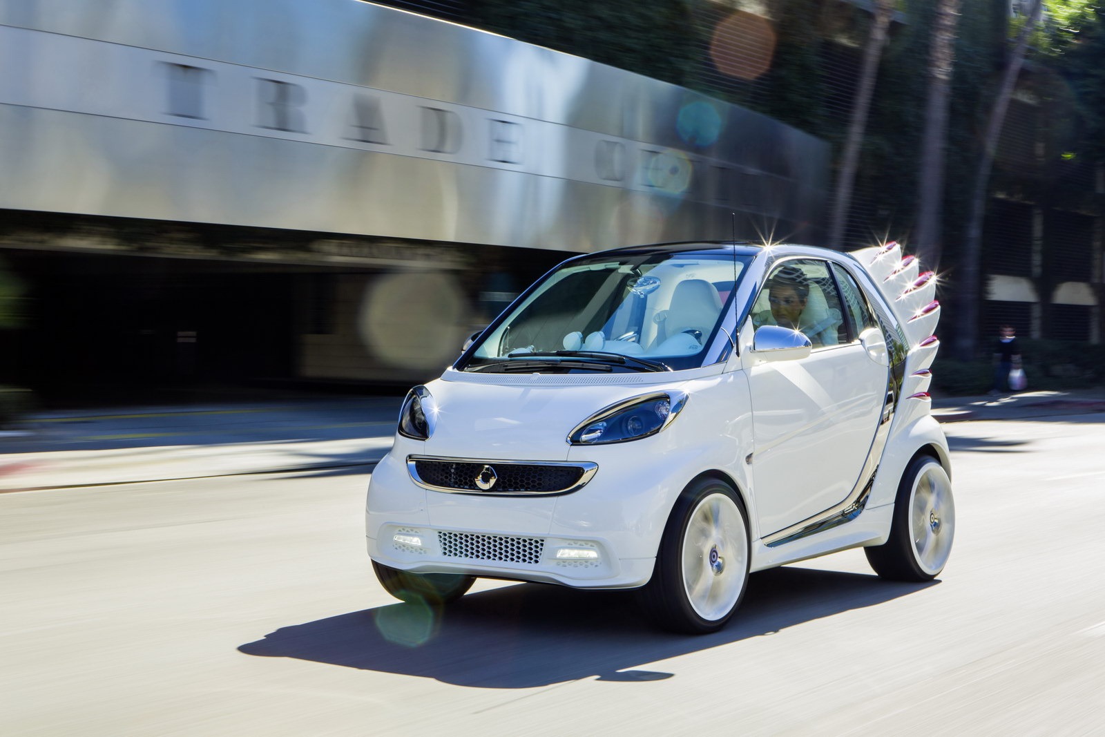 Une Smart angélique, par Jeremy Scott | POA